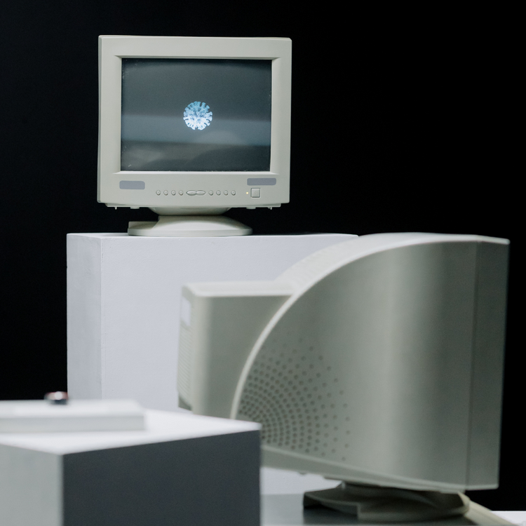 Cutting-Edge Clarity: The Evolution of Desktop Monitors – Mentor ...